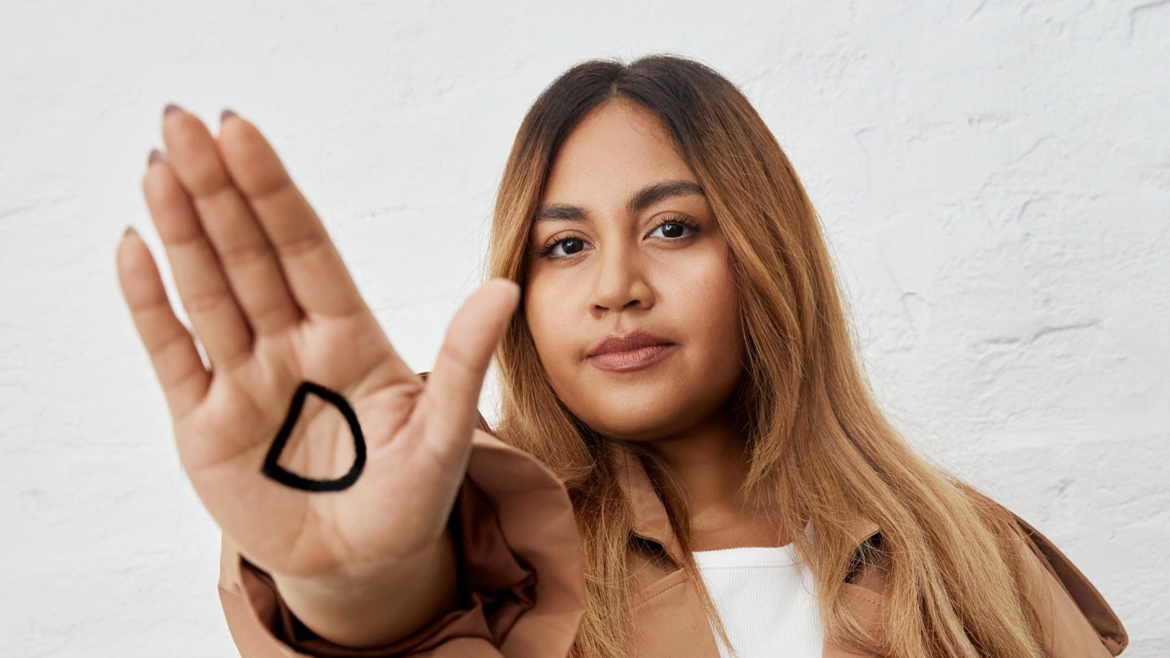 欧莱雅巴黎的发射与街头骚扰运动站起来 - betway是什么公司